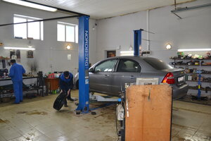 У Малика (Molodyozhnaya ulitsa No:61, selo Kalinino), otomobil servisi  Kirovskaya oblastından