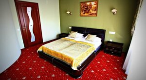Dvoryk Leva (vulytsia Romana Rizniaka-Makomatskoho No:2, Truskavets), otel  Truskavets'ten