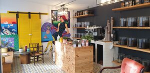 Gvergo (Georgi Akhvedianis Street No:12), kahve dükkanları  Tiflis'ten
