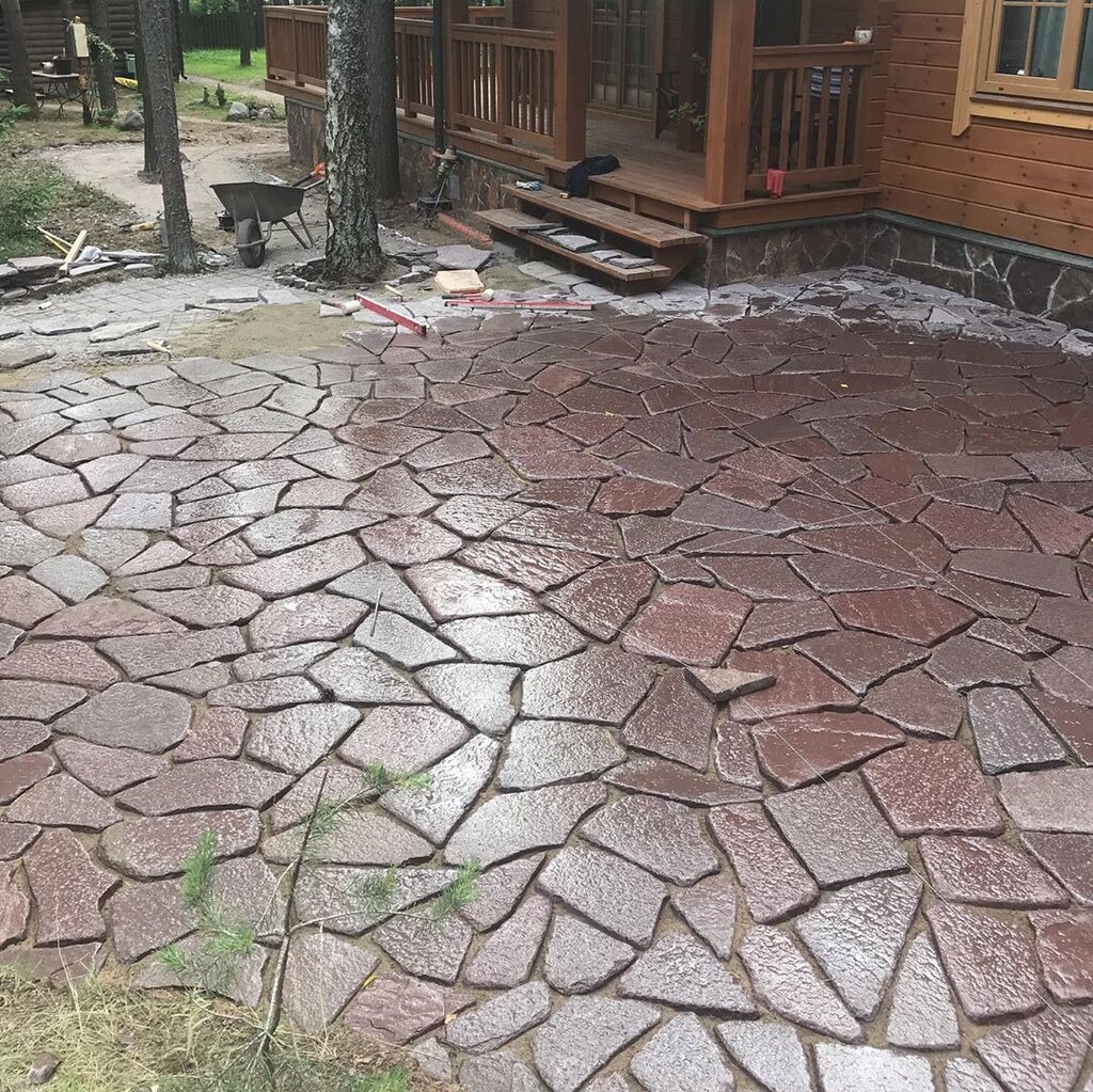 Taş ürünler ve yapılar Plitnyak Uralskiy, Krasnoyarski krayı, foto