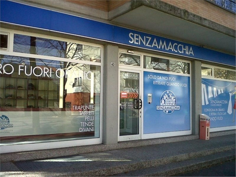 Kuru temizlemeciler Pulitura Senzamacchia, Udine, foto