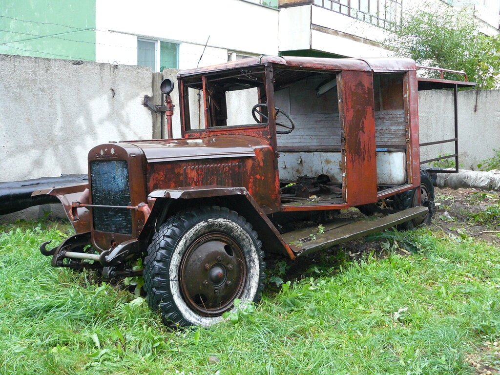 Teknoloji anıtı Пожарная автоцистерна ПМЗ-2, Naberejniye Çelny (Yar Çallı), foto