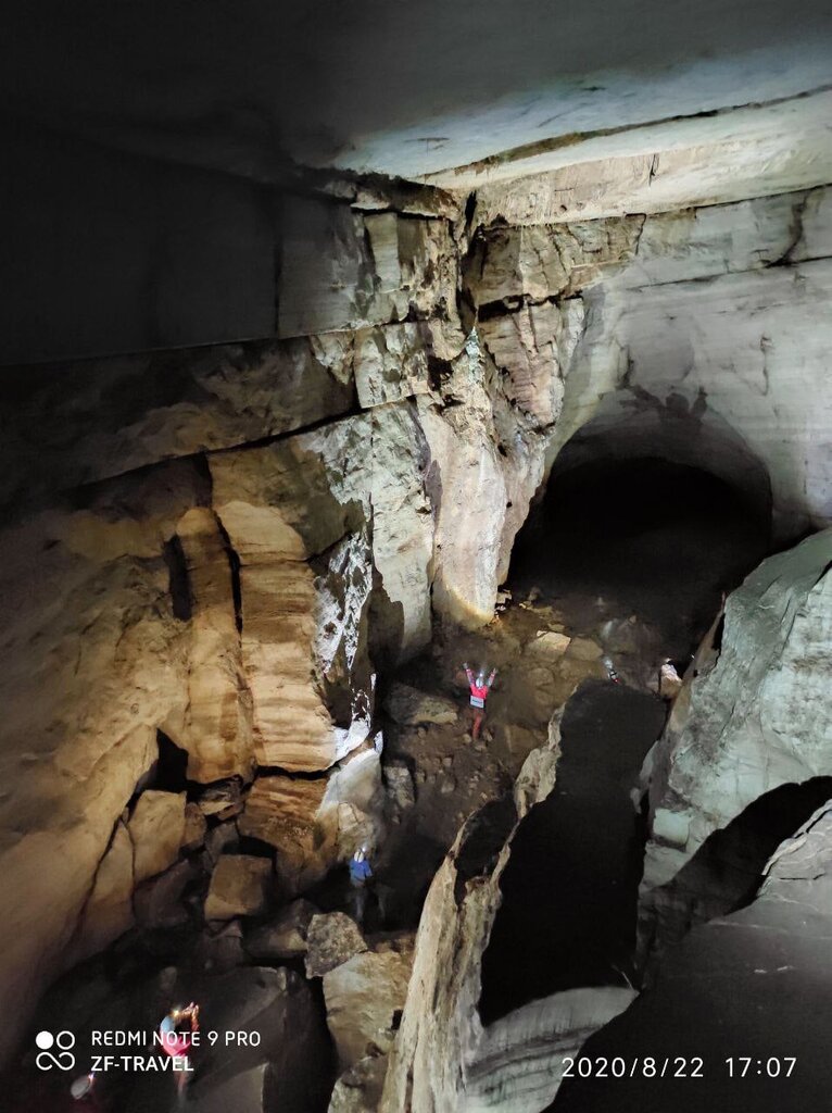 Turistik yerler Sumgan Cave, Başkurdistan, foto