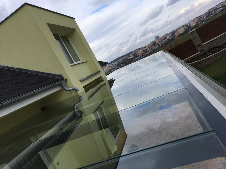 Cam ve cam ürün üreticisi Sklenářství Limpido, Güney Moravya Bölgesi, foto