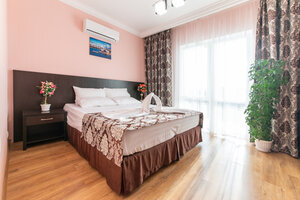 Flores (Raduzhnaya ulitsa No:5, selo Kabardinka), otel  Krasnodarski krayından