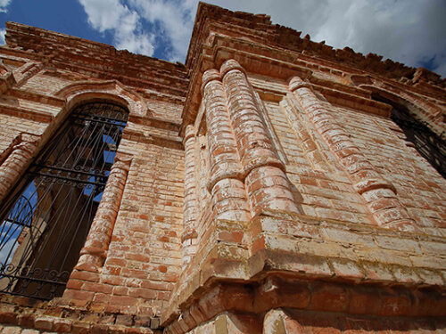 Turistik yerler Ruins of the old church, Atırav eyaleti, foto