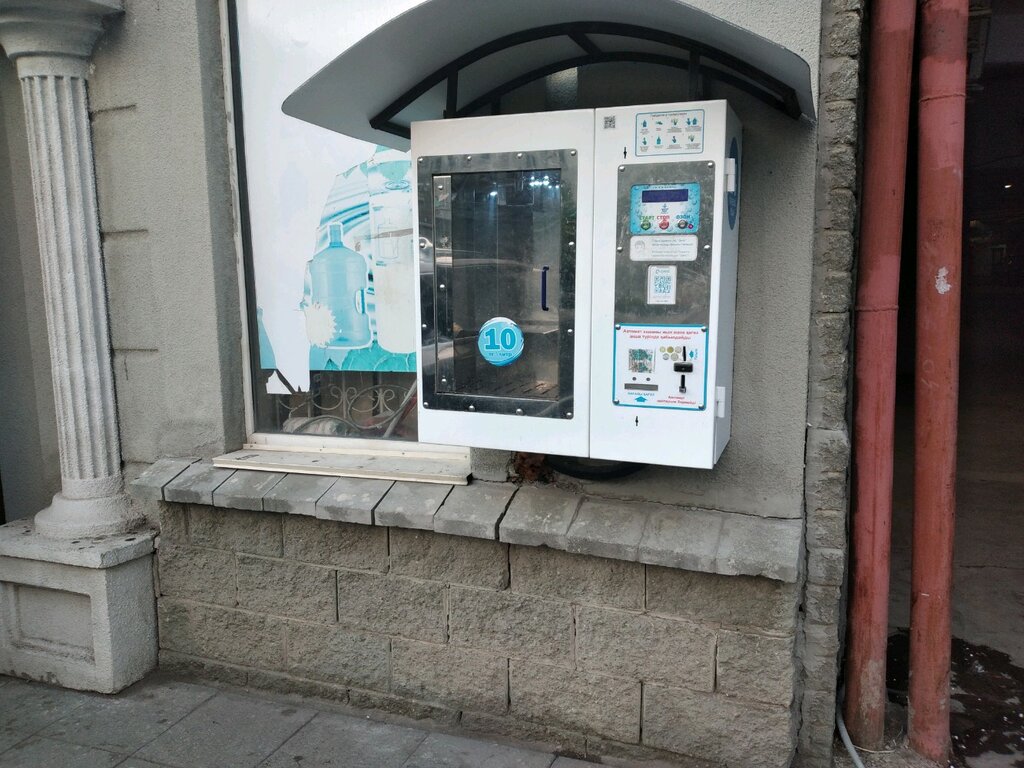 Su satışı Network of water machines, Astana, foto