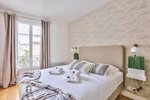Family Apartment in Buttes Chaumont (Hauts-de-France, Aisne, Arrondissement de Soissons, Vauxbuin, Rue de la Villette), otel  Paris'ten