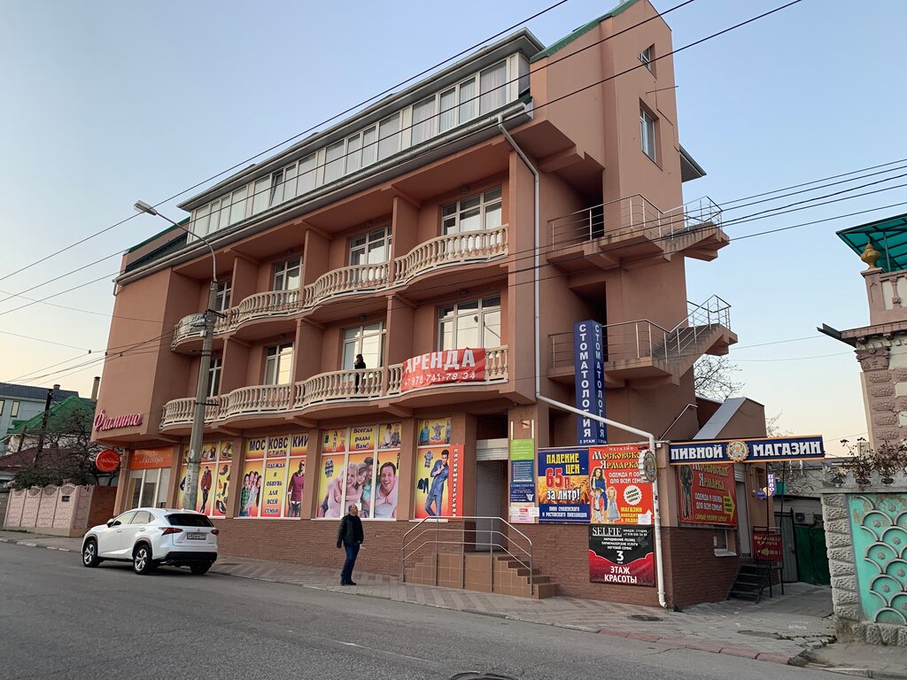 Giyim pazarı Flamingo, Aluşta, foto