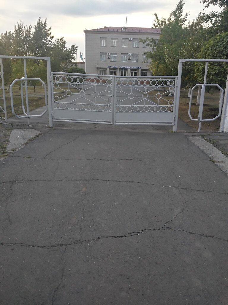 Yüksekokul Aksu College of Ferrous Metallurgy, Aksu, foto