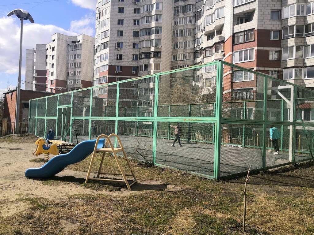 Spor alanı Баскетбольная площадка, Yekaterinburg, foto