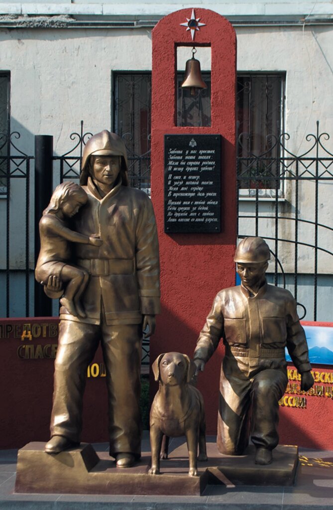 Anıt, heykel Пожарным и спасателям, Pyatigorsk, foto