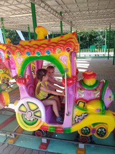 парк Горняк (Kadiivka / Stakhanov, park Hirnyk), lunapark  Stakhanov'dan