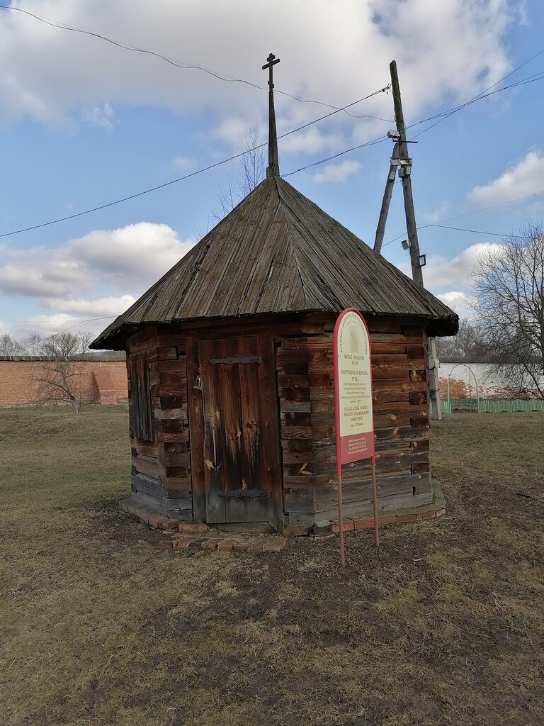 Şapel, haç anıtı Надкладезная часовня, Yuryev‑Polski, foto