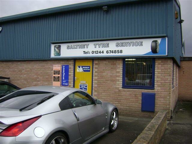 Otomobil ekspertizi Saltney Tyre Service, Chester, foto