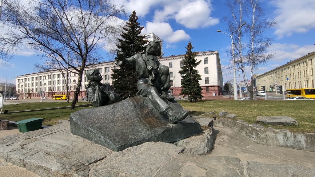 Anıt, heykel Памятник Симону Музыке, Minsk, foto
