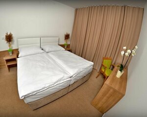 Hotel Golf Jezera (Zlínský kraj, Uherské Hradiště, Nádražní), otel  Zlin Bölgesi'den