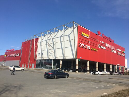 Shopping mall Kirishi Plaza, Kirishi, foto