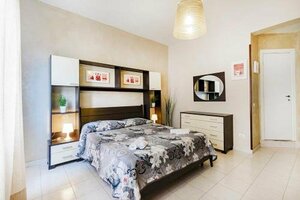 Casa Laura Sorrento (Campania, Province of Naples, Sorrento, Via degli Aranci, 157), otel  Sorrento'dan