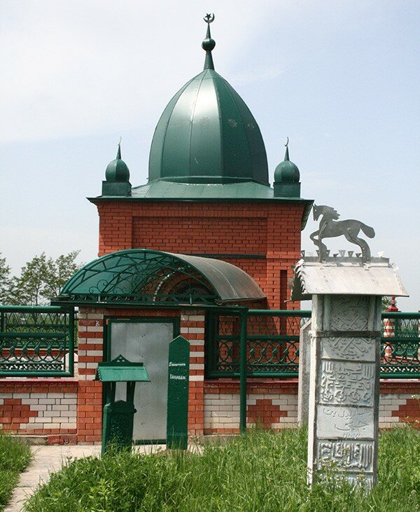 Mezarlıklar Зиярт Абдул-хамида Яндарова, Çeçen Cumhuriyeti, foto