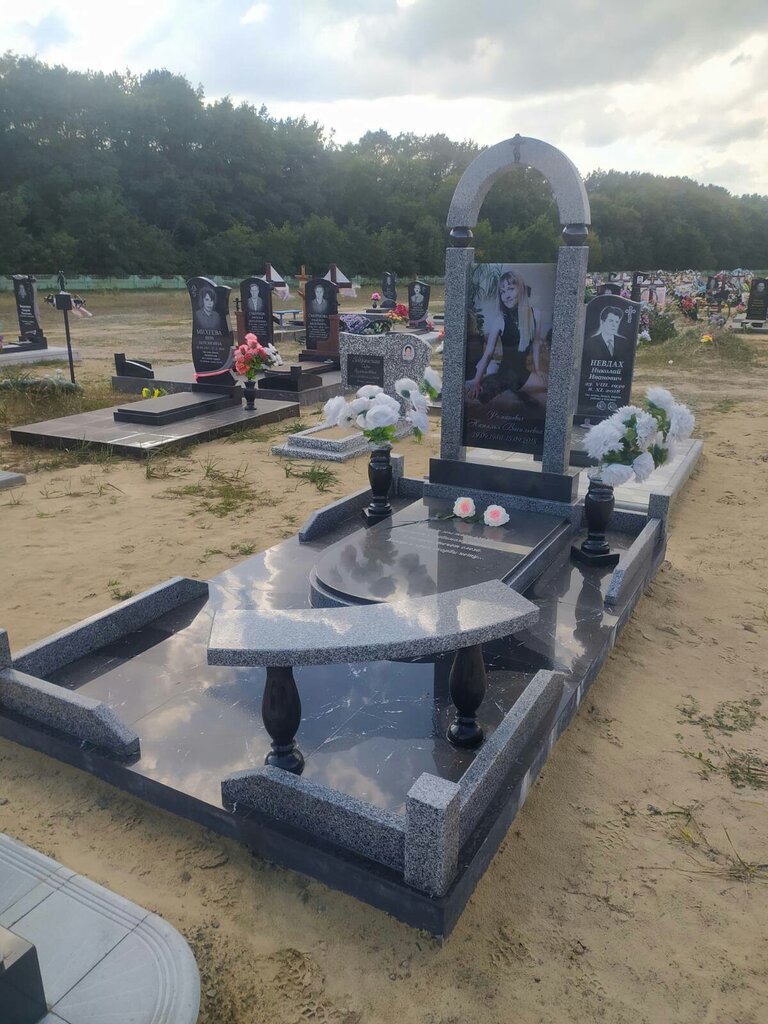 Heykel ve mezarlık taşı üreticileri Radogast-Vest, Pinsk, foto