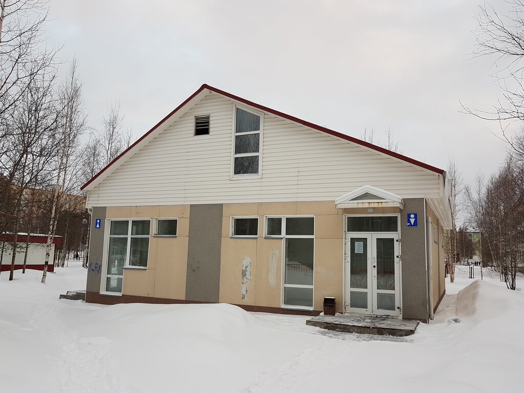 Tuvalet Public bathroom, Radujny, foto