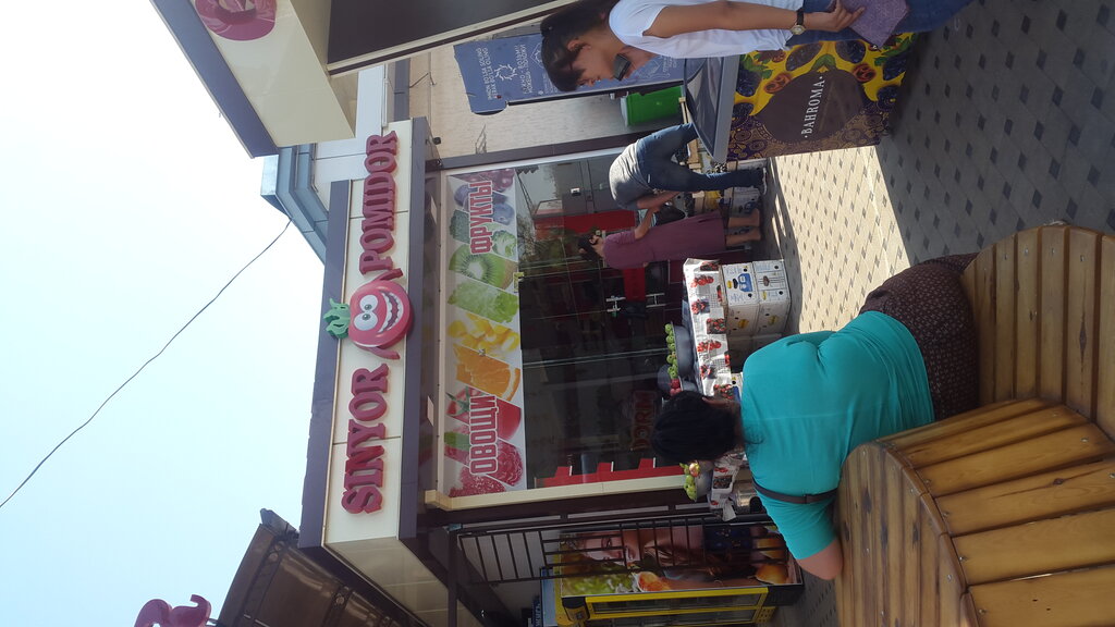 Manavlar Sinyor pomidor, Taşkent, foto