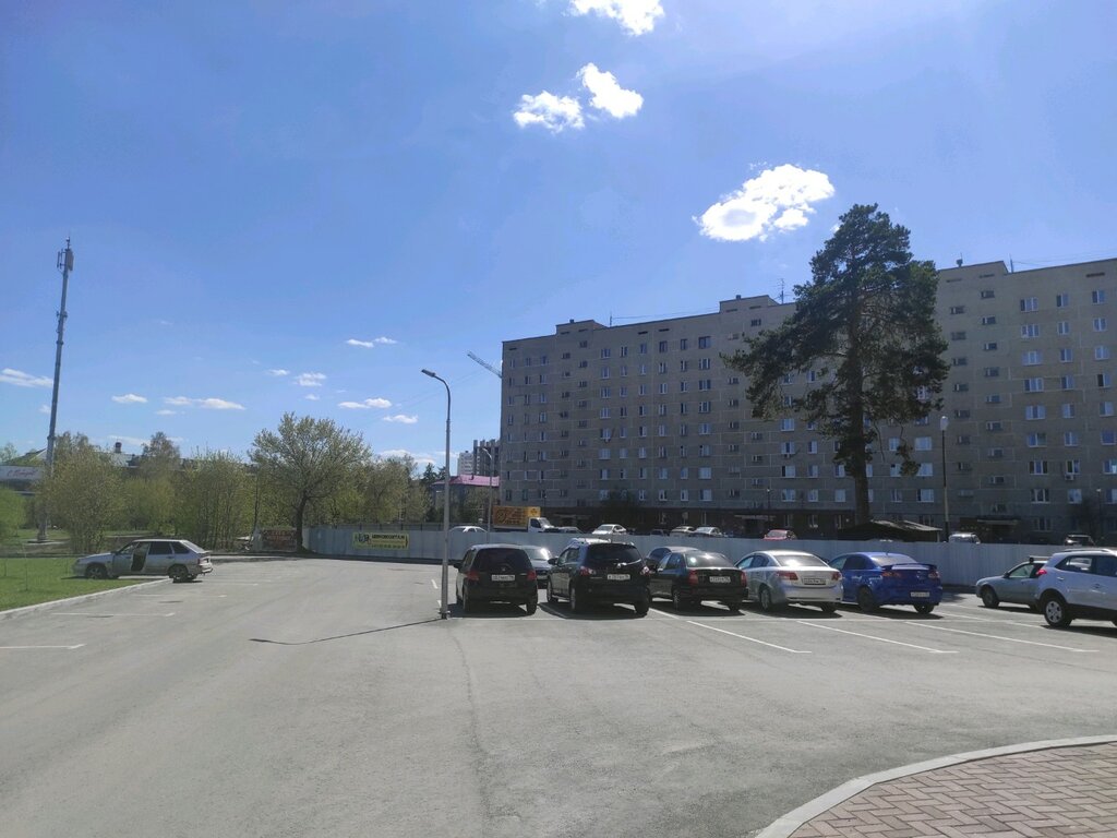 Otoparklar Parking lot, Yekaterinburg, foto