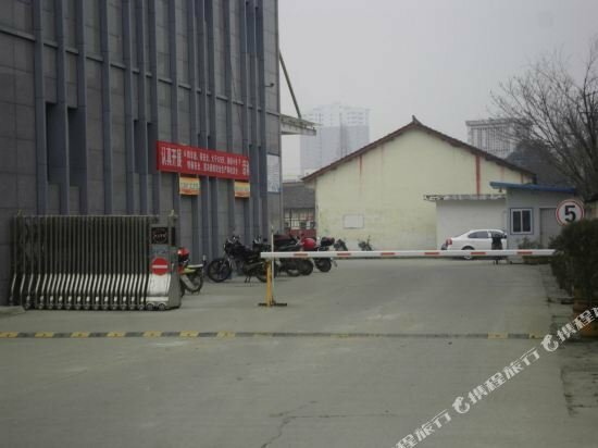 Otel 7 Days Inn Hanzhong Tianhan Avenue South Station B, Şensi, foto