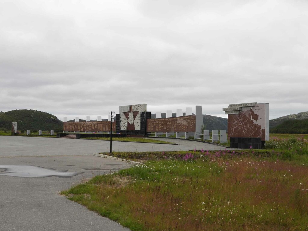 Anıt, heykel Список воинских частей, участвовавших в боях в Долине Славы, Murmanskaya oblastı, foto