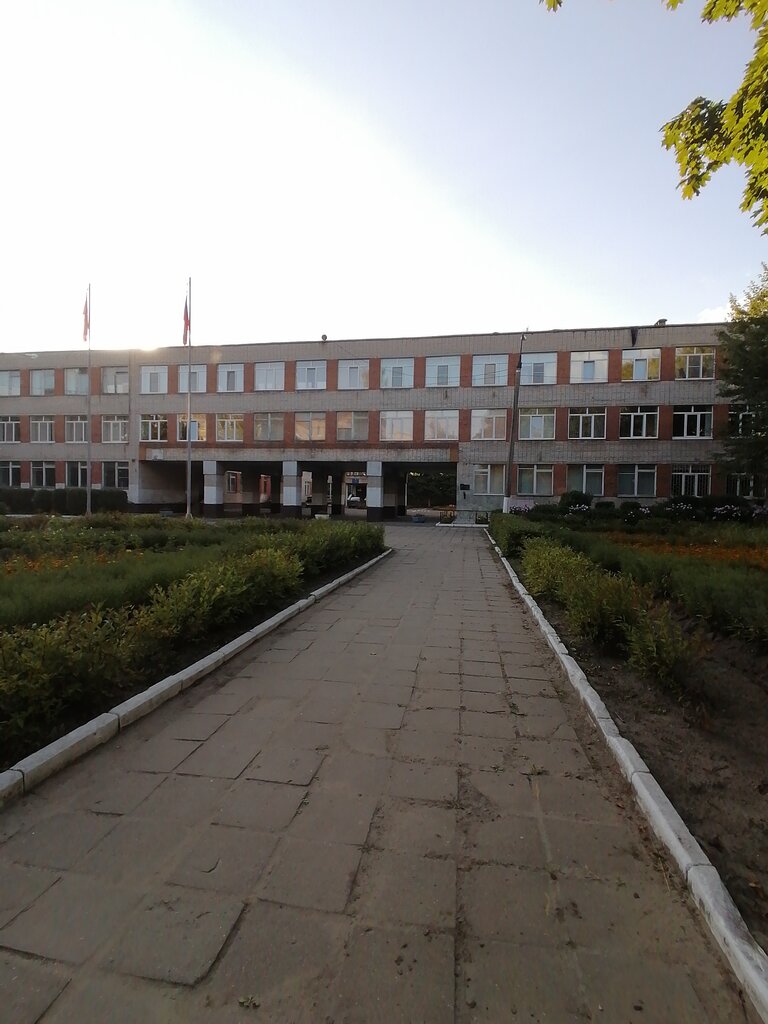 Ortaokul Pos. Beloozersky shkola № 18, Belooziorski, foto