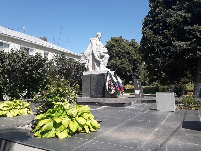 Anıt, heykel Вечный огонь, Belgorodskaya oblastı, foto