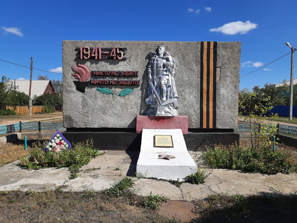 Anıt, heykel Воинам, павшим в годы Великой Отечественной войны, Altayski krayı, foto