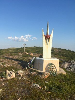 Anıt, heykel Подвигу комсомольца Анатолия Бредова, Murmanskaya oblastı, foto