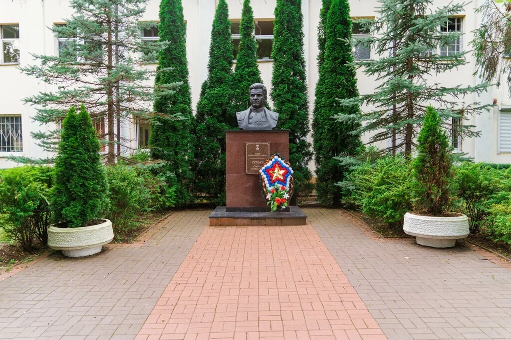 Anıt, heykel Бюст Героя Советского Союза Степана Савельевича Гурьева, Guryevsk, foto