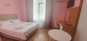 Moni Hotel (Parnavaz Mepe street No:1), otel  Batum'dan