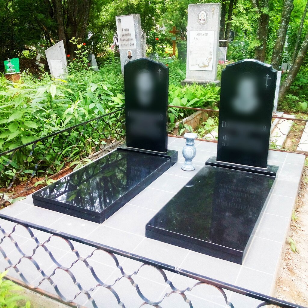 Heykel ve mezarlık taşı üreticileri Stone Center, Udmurtiya, foto