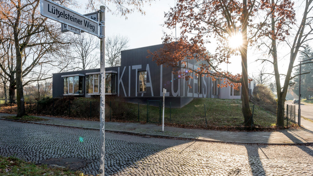 Ortaokul FRÖBEL-Kindergarten im Lützelsteiner Weg, Forschungskindertagesstätte der Max-Planck-Gesellschaft, Berlin, foto