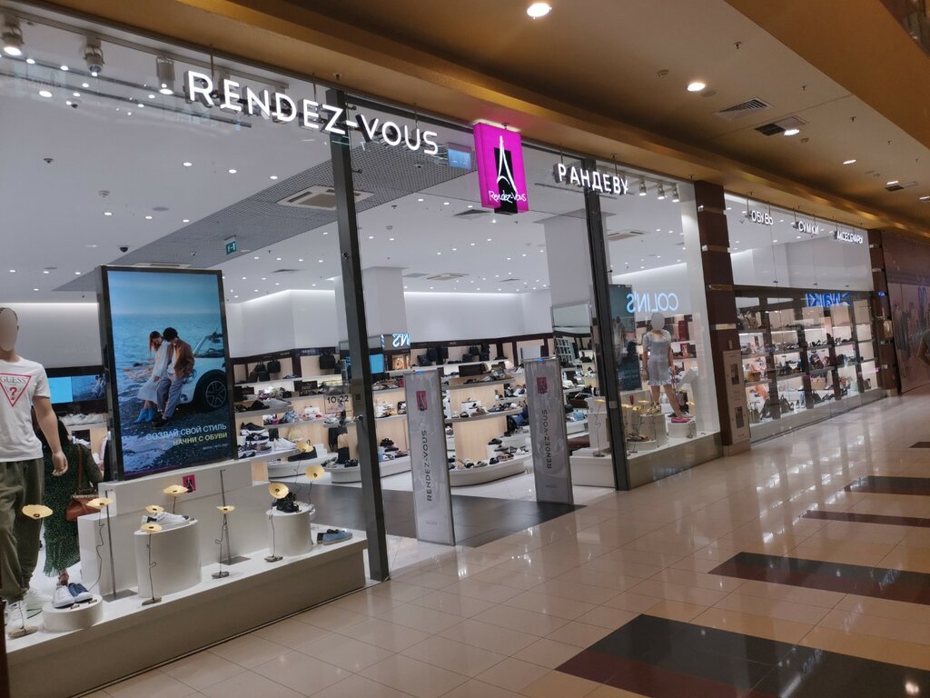 Ayakkabı mağazaları Rendez-Vous, Surgut, foto