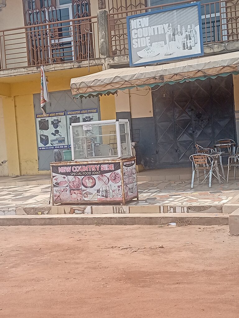 Bar New country side pub, Akra, foto