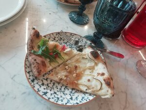 Donna Olivia (Kosmonavtov Avenue No:108Д), restoran  Yekaterinburg'dan