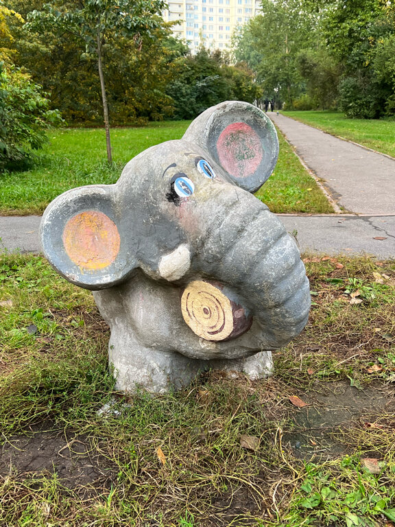 Park, sokak heykeli Слоненок, Saint‑Petersburg, foto