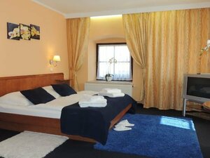 Zámecký hotel Zlatý Orel (Olomoucký kraj, Prerov, Hranice), otel  Hranice'den