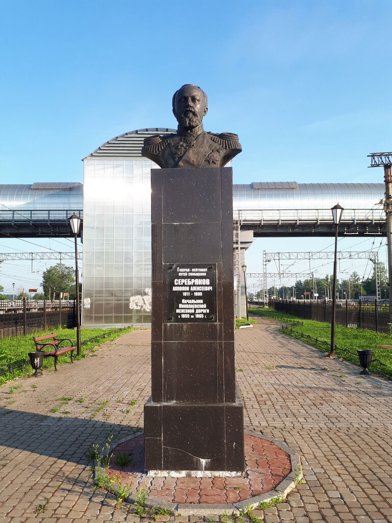 Anıt, heykel А.А. Серебряков, Lyuban, foto
