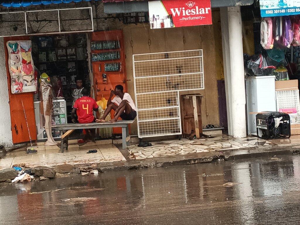 Kozmetik ve parfümeri mağazaları Wieslar, Akra, foto