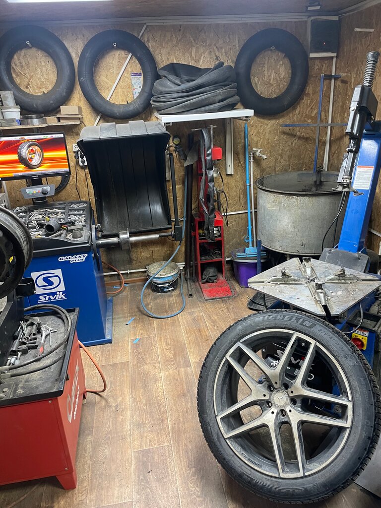 Oto lastik tamiri Tiri fitting, Astrahan, foto