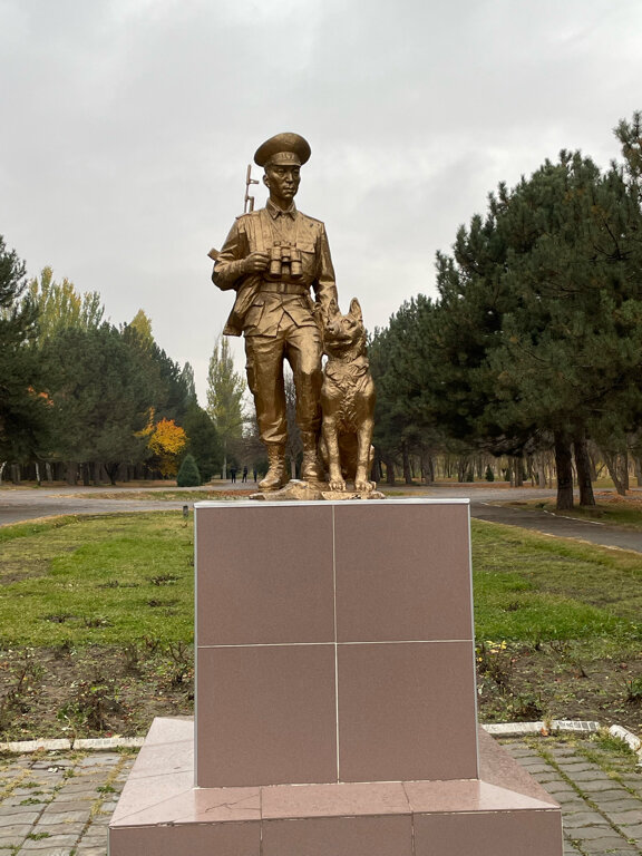Anıt, heykel Пограничникам, Bişkek, foto
