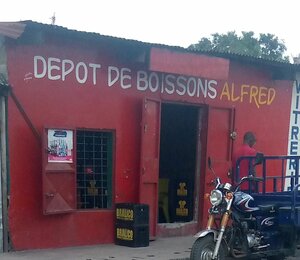 Alfred Dépôt De Boissons (Brazzaville, Commune de Moungali, Rue Itoumbi), bira dükkanı  Brazzaville'den