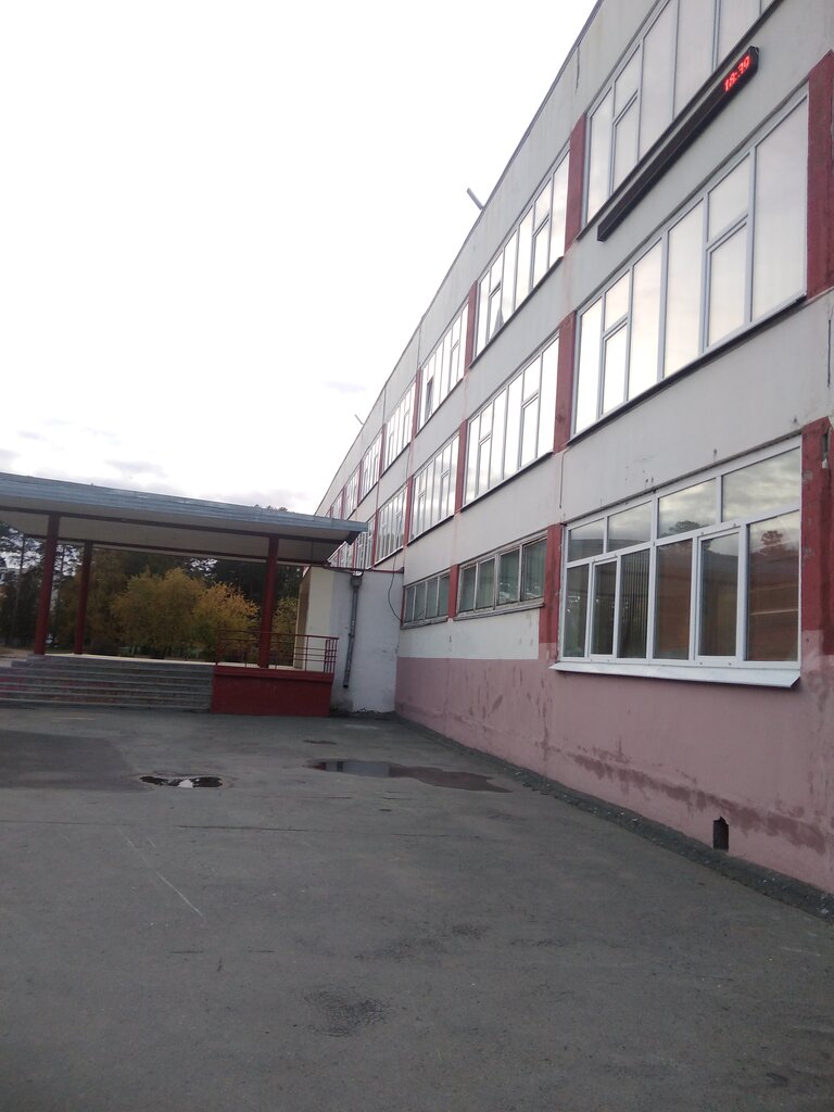 Ortaokul Munitsipalnoye avtonomnoye obshcheobrazovatelnoye uchrezhdeniye Srednyaya obshcheobrazovatelnaya shkola № 6, Sverdlovskaya oblastı, foto