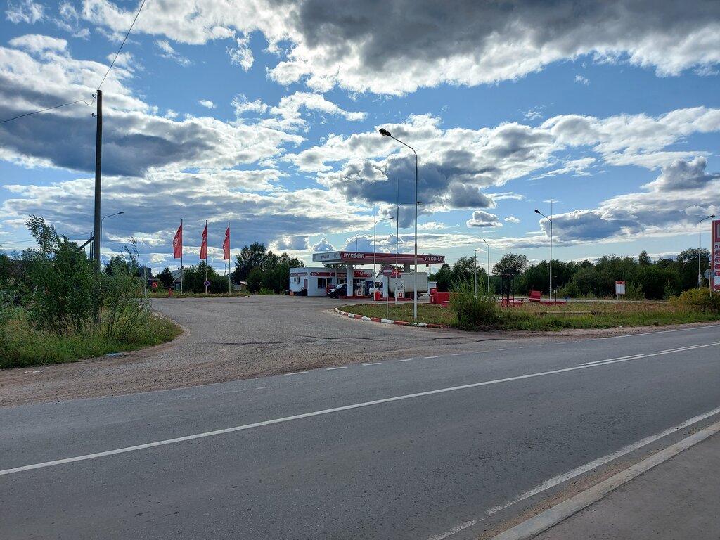 Benzin istasyonu Lukojl, Arhangelskaya oblastı, foto